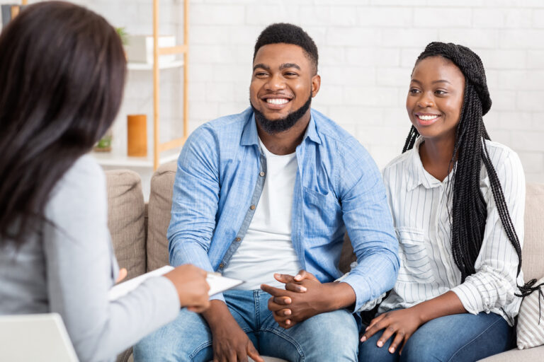 When Should You Go to Couples Therapy - Relationships&More